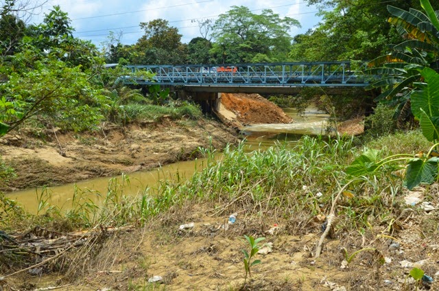 Construction of a new bridge at Dambai, Penampang, Sabah: UNDERNEATH ...