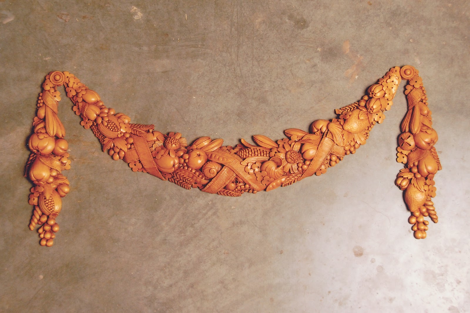 Sculpture Ornementale PATRICK DAMIAENS: Un feston sculpté dans le bois ...