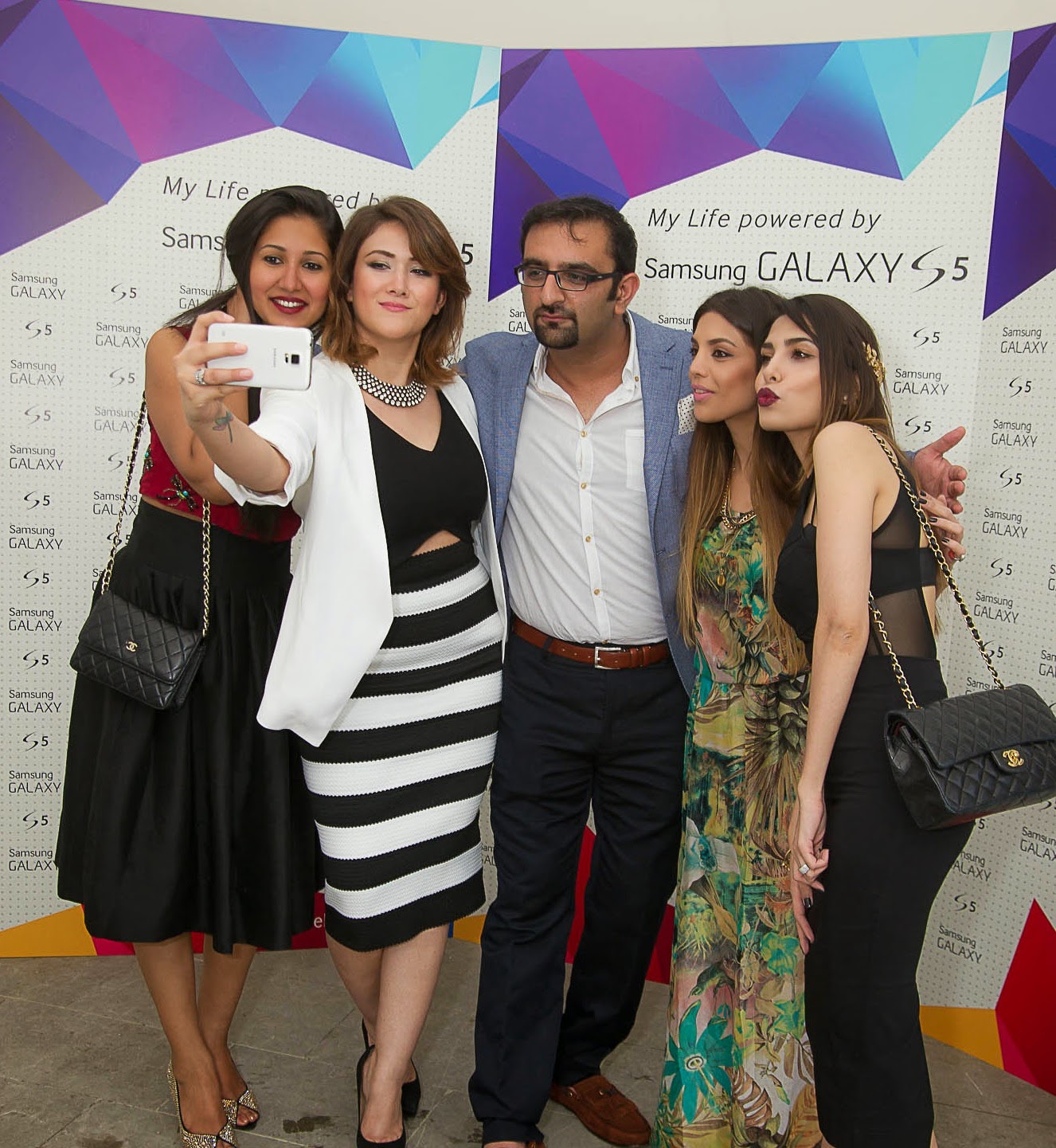 La Vie Charmant_SUROESTE: NEW / NUEVO: SAMSUNG PAQUISTÁN REVOLUCINÓ AL ...