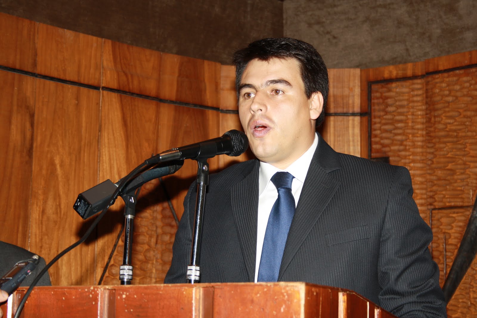 REVISTA LA RED: JORGE EDUARDO ROJAS TOMÓ POSESIÓN COMO ALCALDE DE MANIZALES