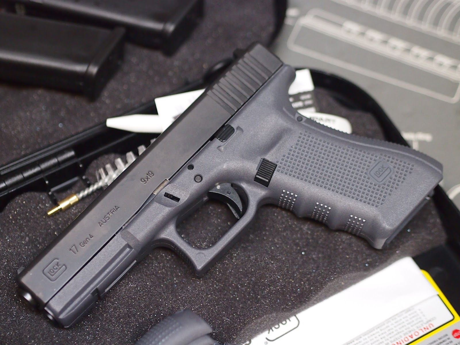Mister Donut's Firearms Blog: Glock 17 G4 in Stealth Grey thanks to ...