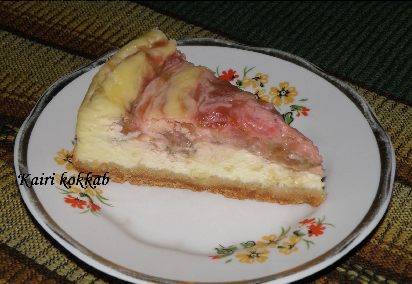 Kairi kokkab: Küpsetatud toorjuustu-rabarberikook