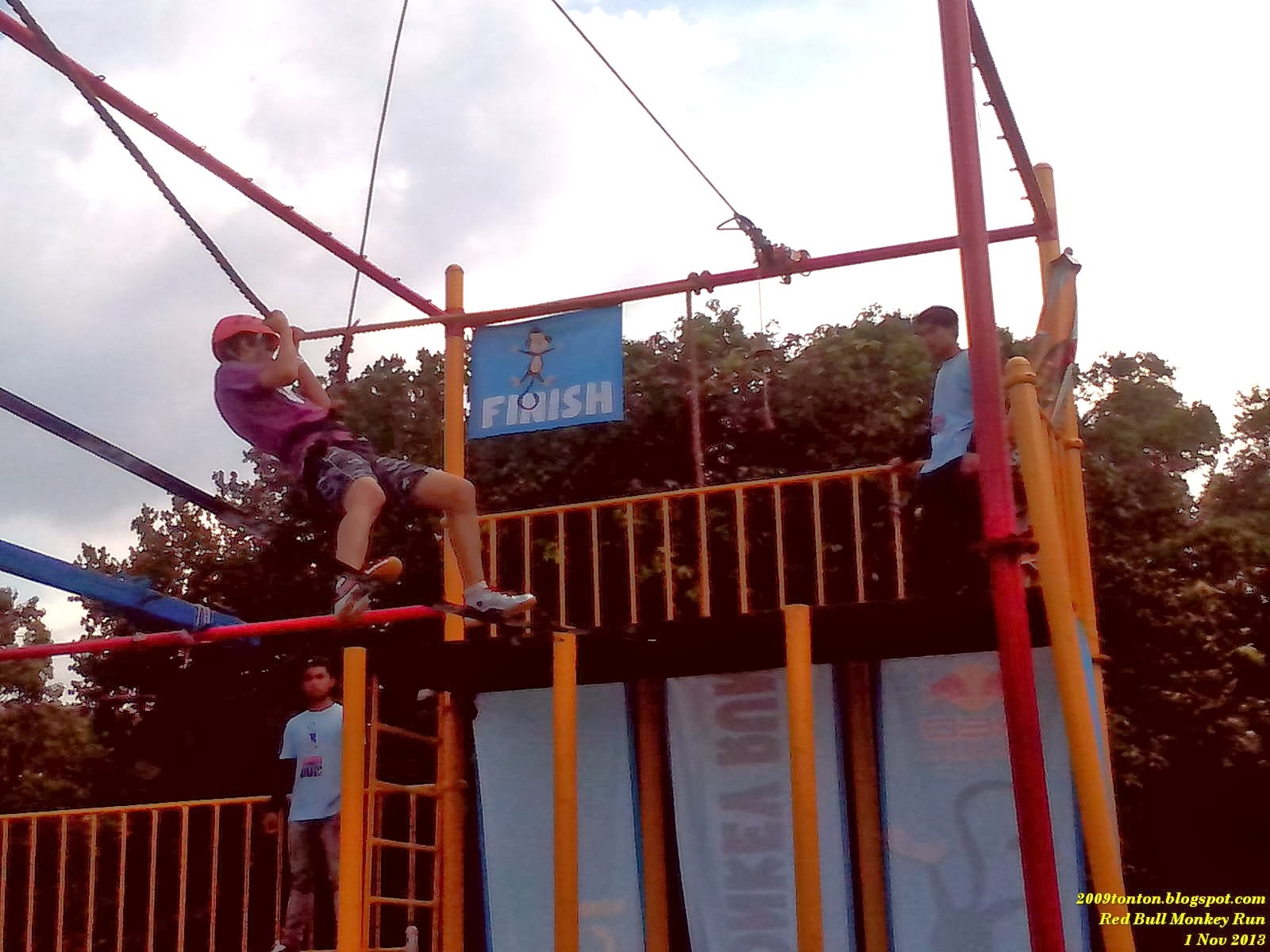 Penonton: Red Bull Monkey Run Inter Uni Cup 2013 - Press Release