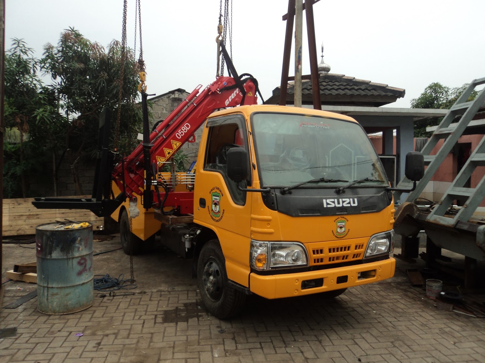 KAROSERI DUMP TRUCK , HIBLOW DAN CONCRETE MIXER