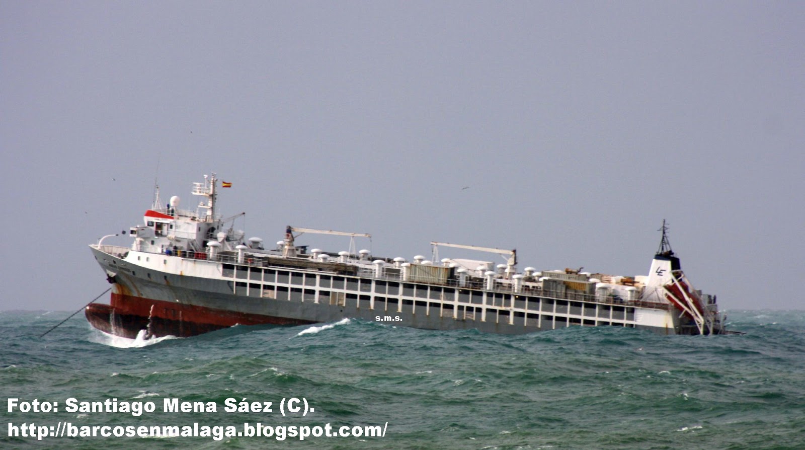 Barcos en Málaga: INCÓMODO FONDEO DEL BUQUE ANGUS EXPRESS