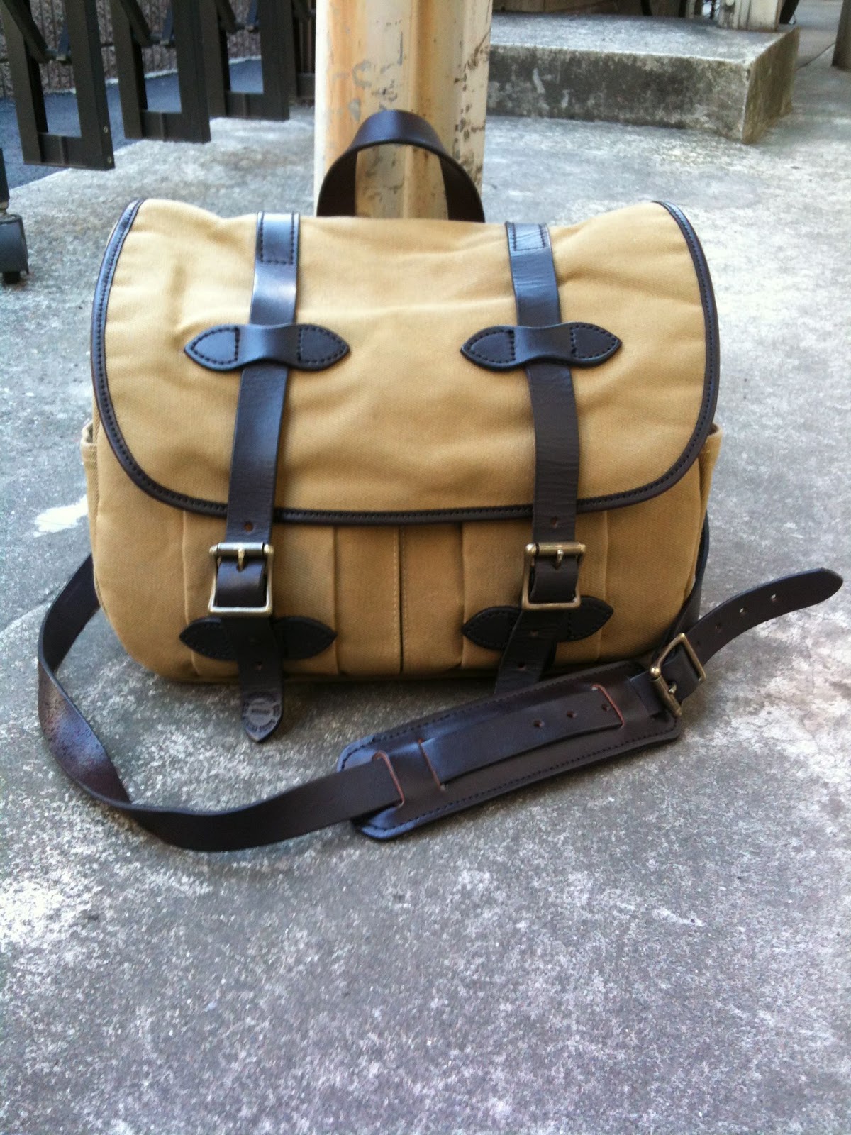 mille plateaux: FILSON Large Shoulder Bag