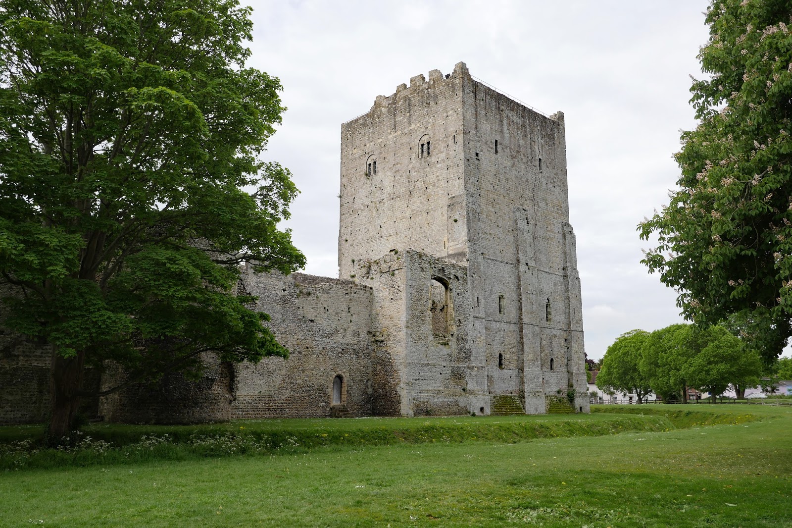 Walking in the country: Portchester Castle and Fort Nelson