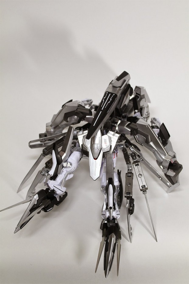 Custom Build: 1/144 Gundam Astray Silver Frame