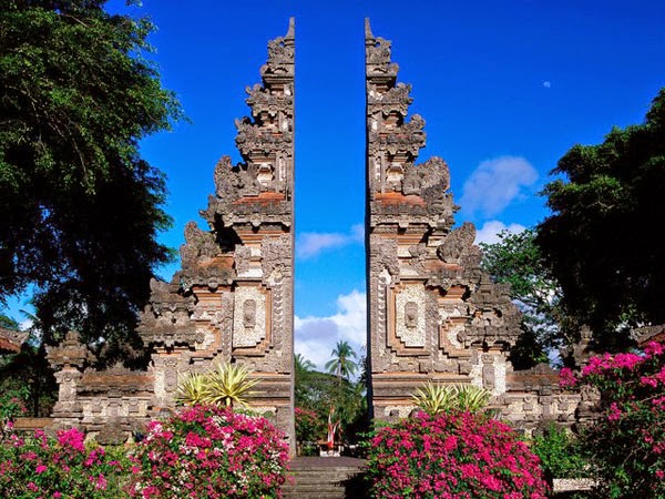 Bali Free Information: Candi Bentar Balinese Welcoming Gate