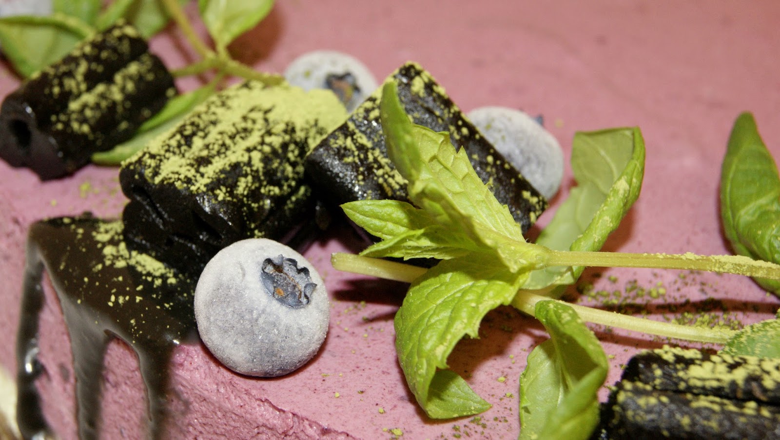 Prinsessa ja koko kakkuvaltakunta: Matchan testailua kakuissa