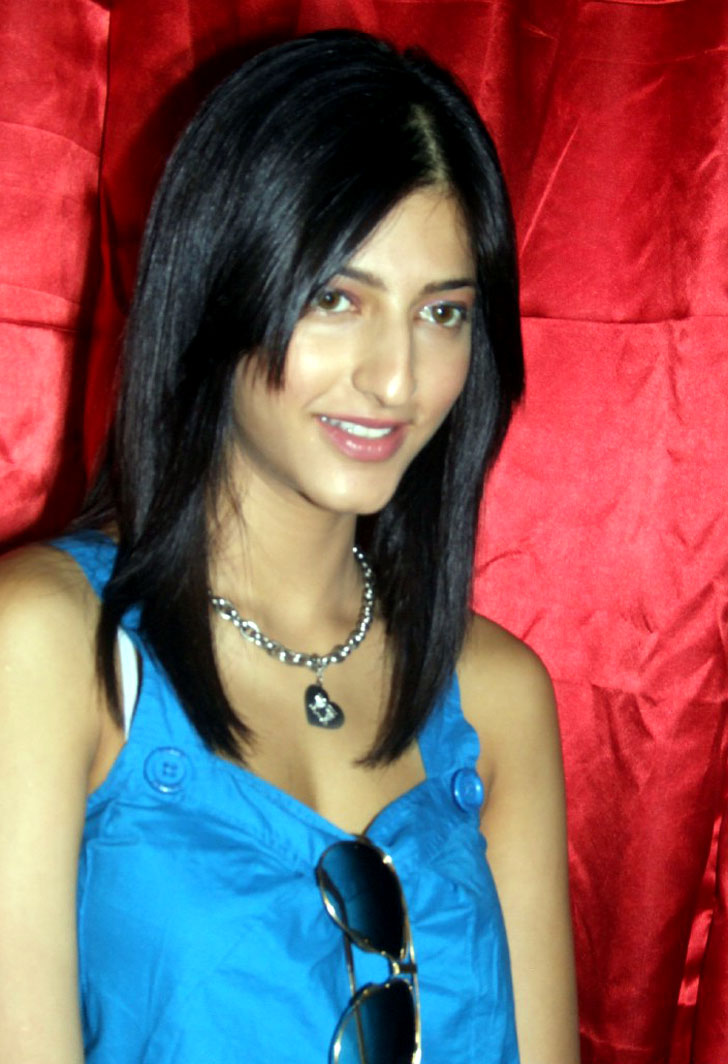 All Indian Beauties Shruthi Hassan Hot Cleavage Stills In Blue Dress