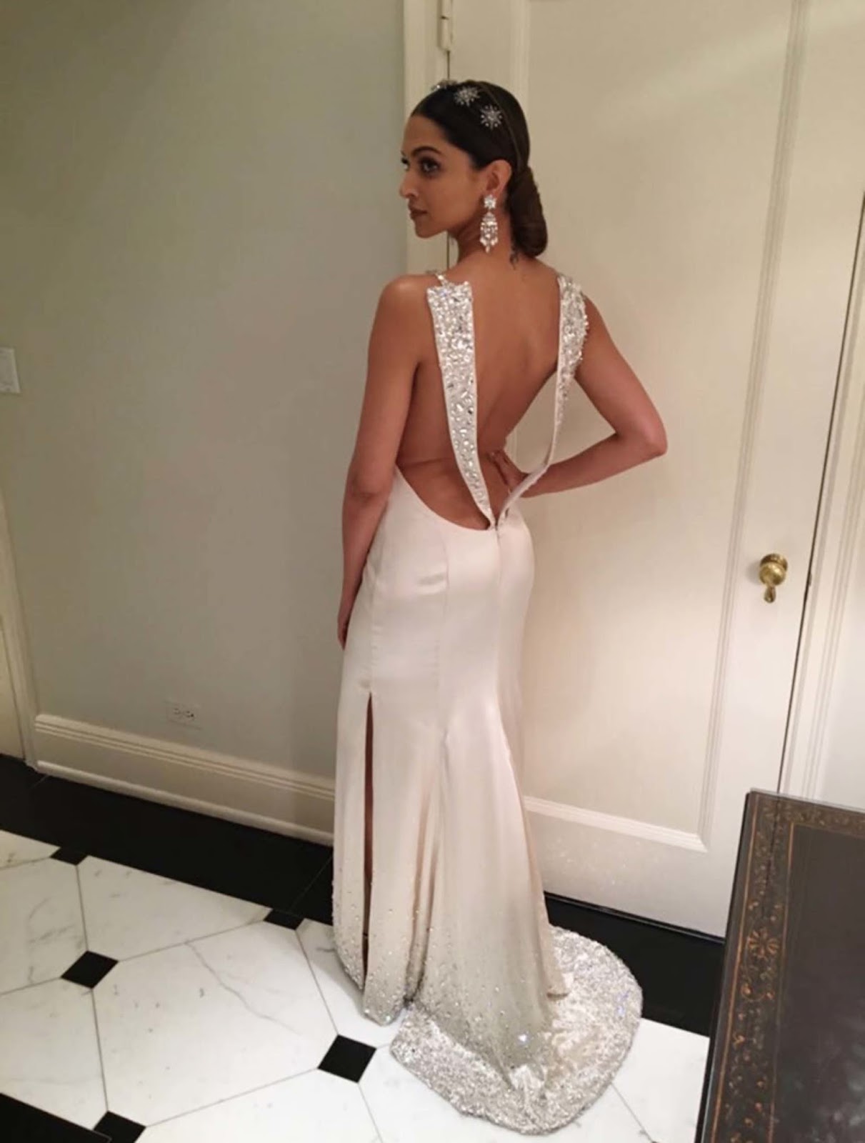 Deepika Padukone Looks Irresistibly Sexy In A Revealing White Dress At The Met Gala In New York