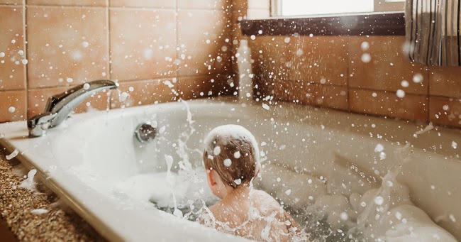 Splish Splash Afternoon Bath / Nelson Notes