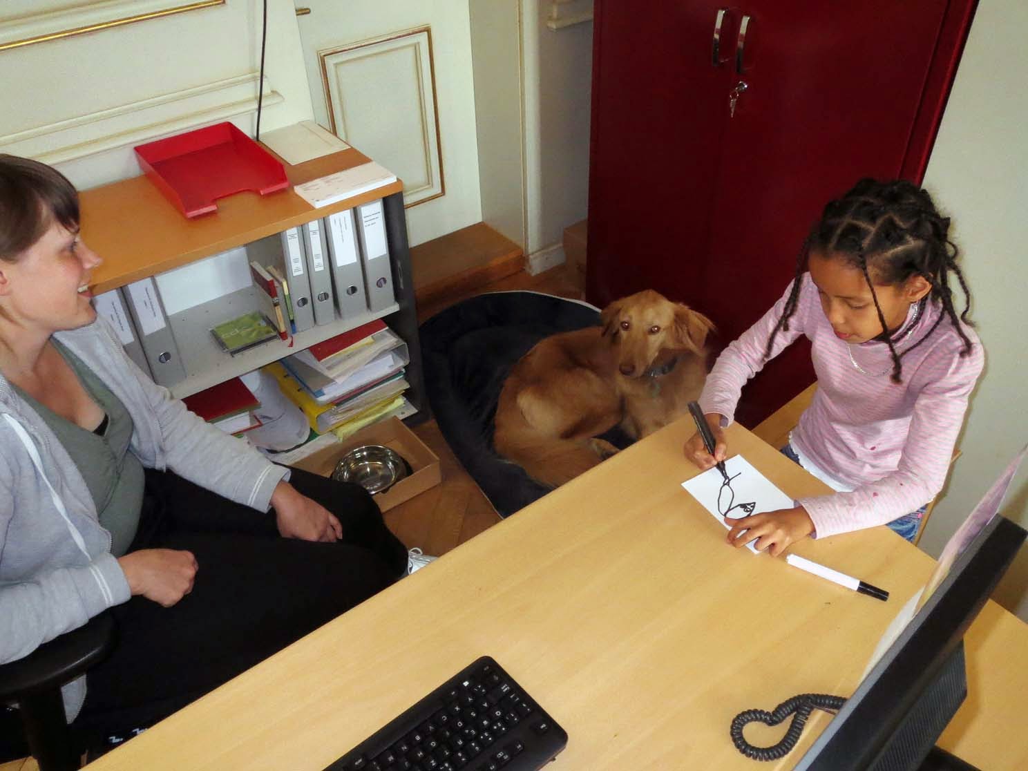 kidswest.ch: Portraitzeichnen bei Daniel Maeder Treuhand AG Ittigen