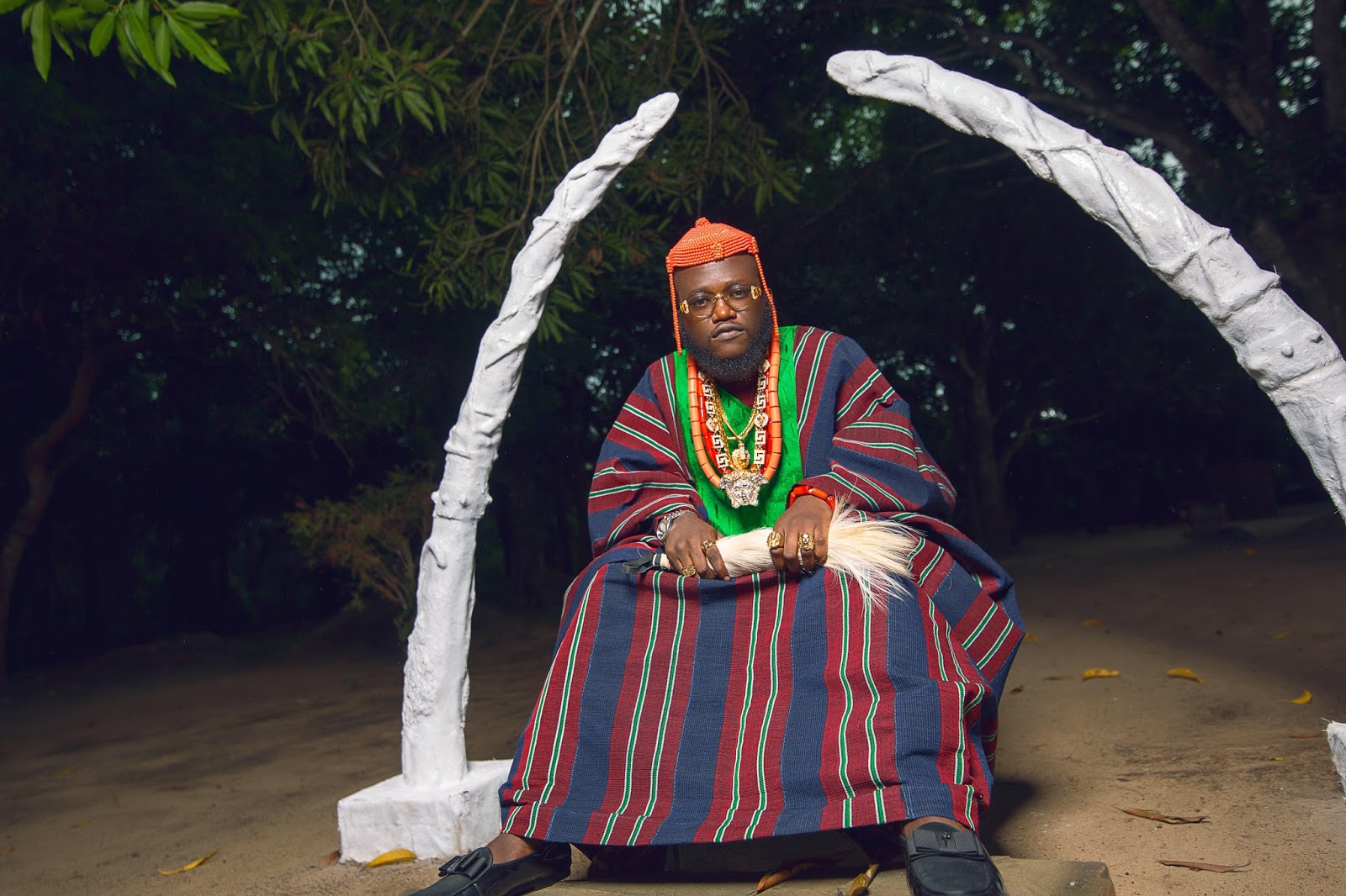 Freddy Poundz recreates iconic photo of Oba Olateru Olagbegi II