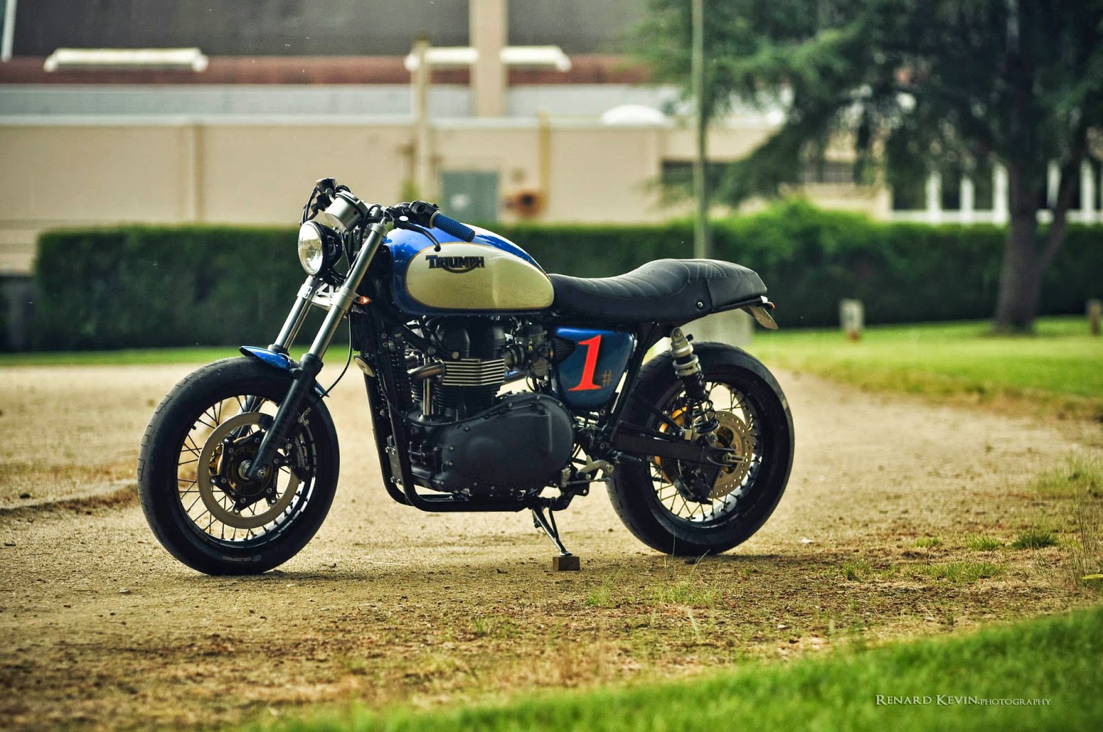 Racing Cafè: Triumph Thruxton Dirt Track by FCR Original