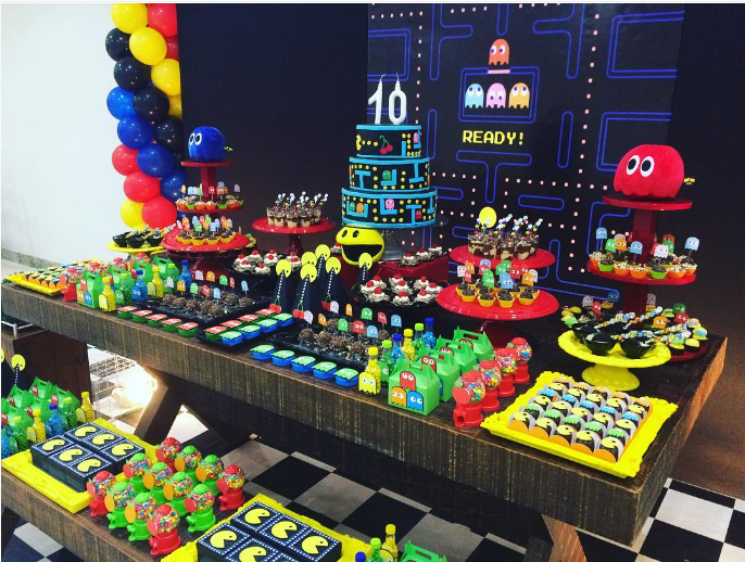 Diversión y juegos en Arcade una fiesta temática de Pacman
