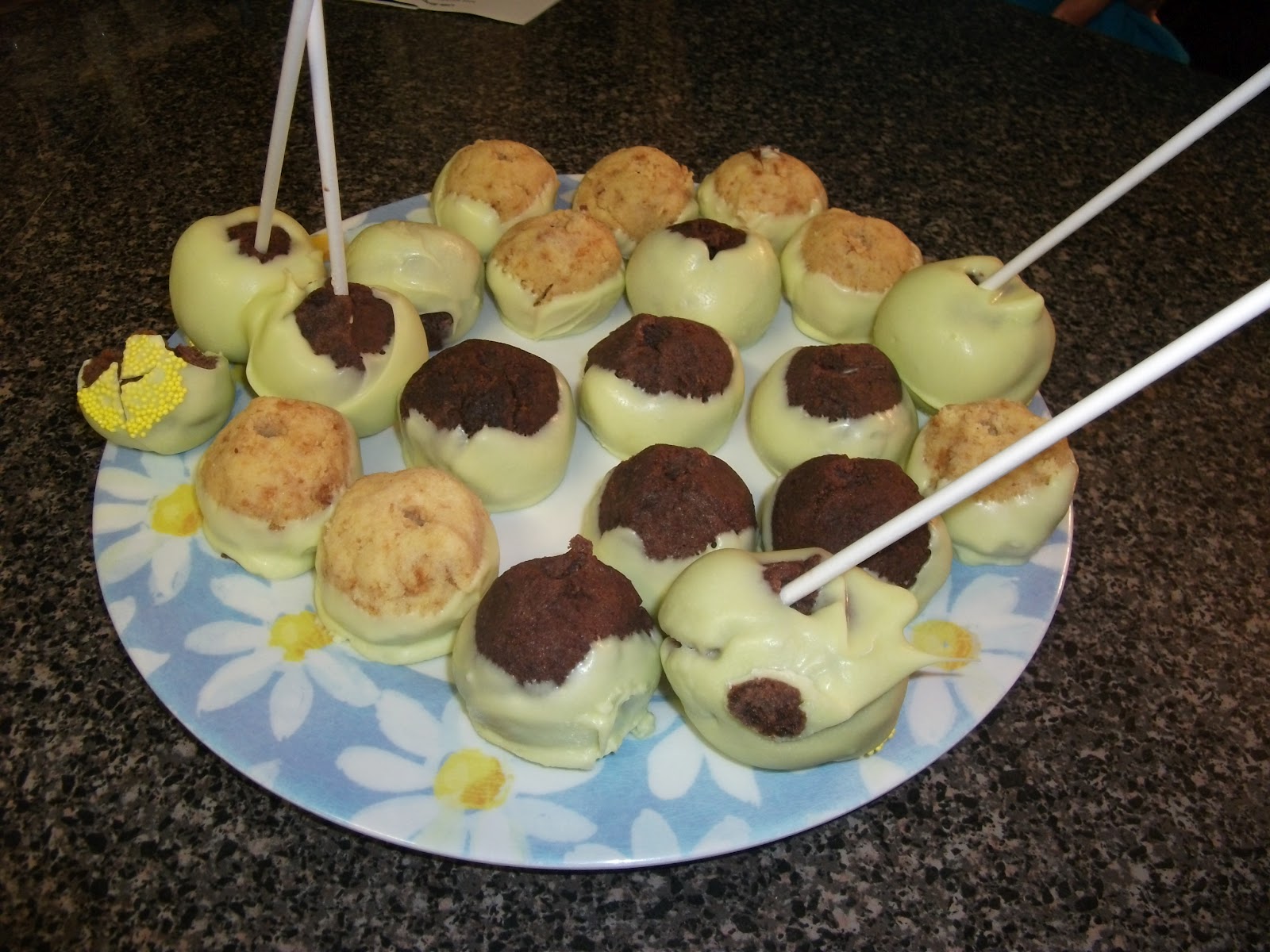 Nat's Adventures in Baking: Fail: Cake Pop (★ ★ ☆ ☆ ☆)