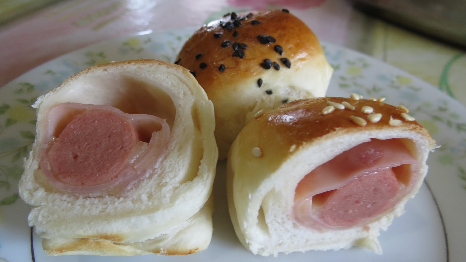 Aficionados por la cocina: Pancitos rellenos con salchicha, jamón y queso