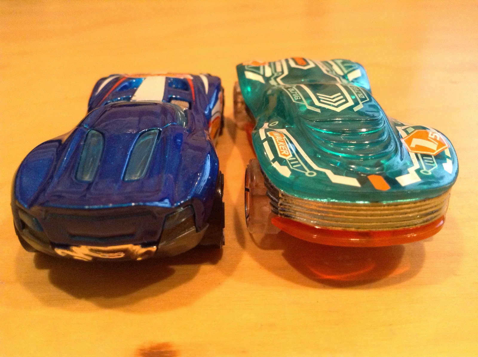 JULIAN'S HOT WHEELS BLOG: Velocita & Clear Speeder
