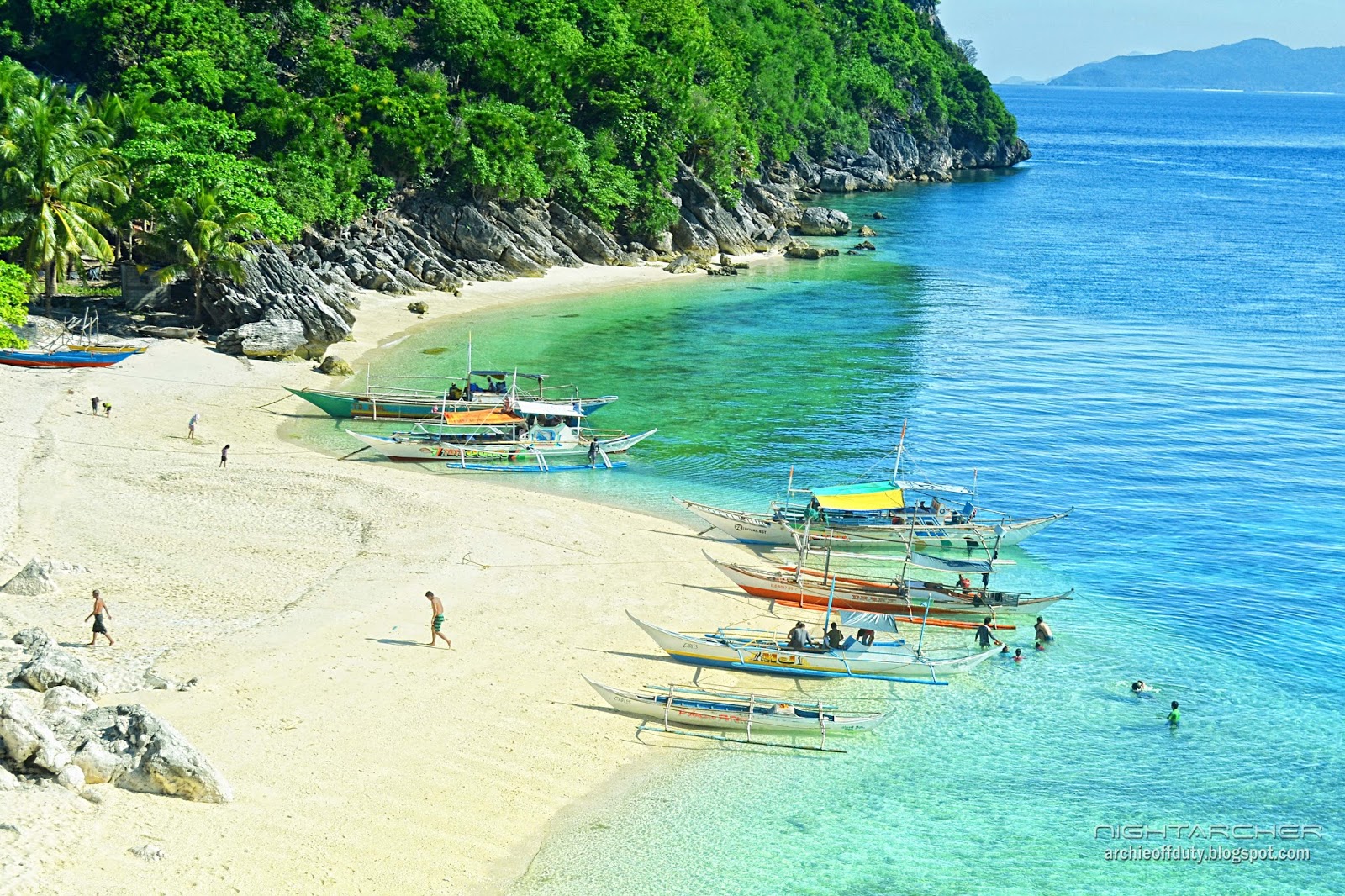 Enchanting Islas de Gigantes: Cabugao Gamay Island - ARCHIEOFFDUTY