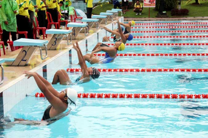 76 Peserta Meriahkan Lomba Renang Teluk Ambon - Maluku Post