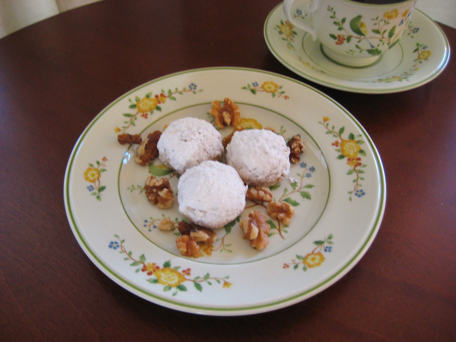 Brainy Buns: Greek Tea Cookies (Kourambiethes)