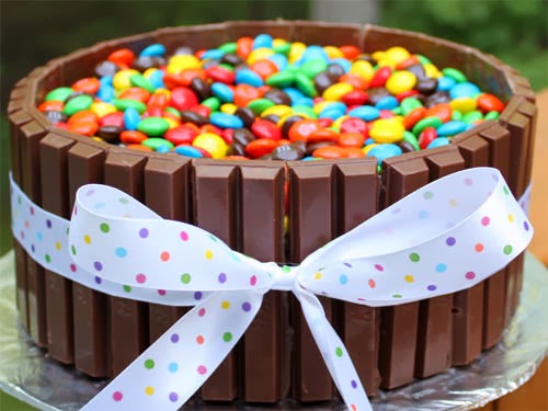 Torta decorada con rocklets - Imagui