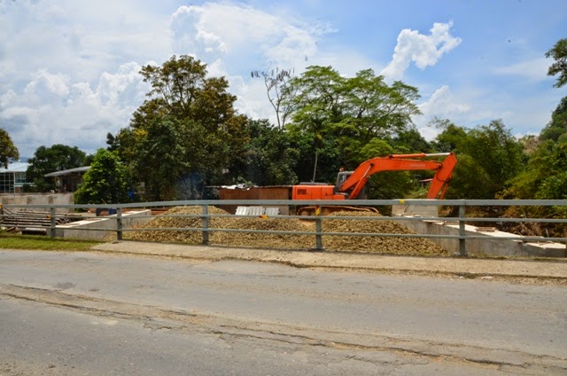 Construction of a new bridge at Dambai, Penampang, Sabah: UNDERNEATH ...