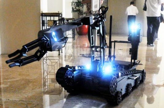 HISTORY AND KNOWLEDGE: HEBAT, ROBOT SENJATA BUATAN INDONESIA
