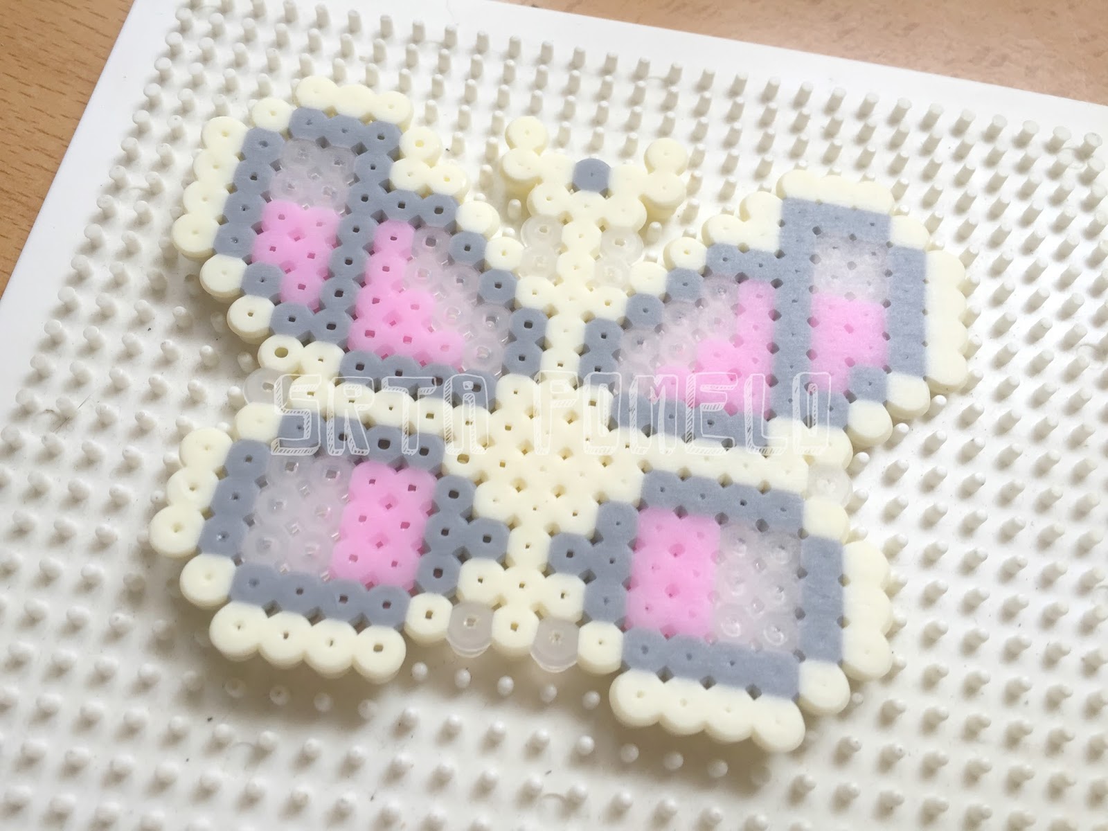 Srta Pomelo: DIY: colgante mariposa de Pyssla.