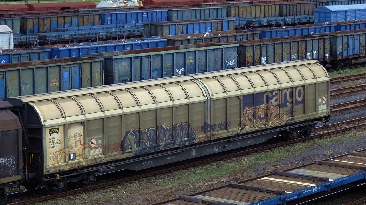 Habbins + Hbikklls + Sggrss na stacji towarowej Warszawa Praga | Torowy