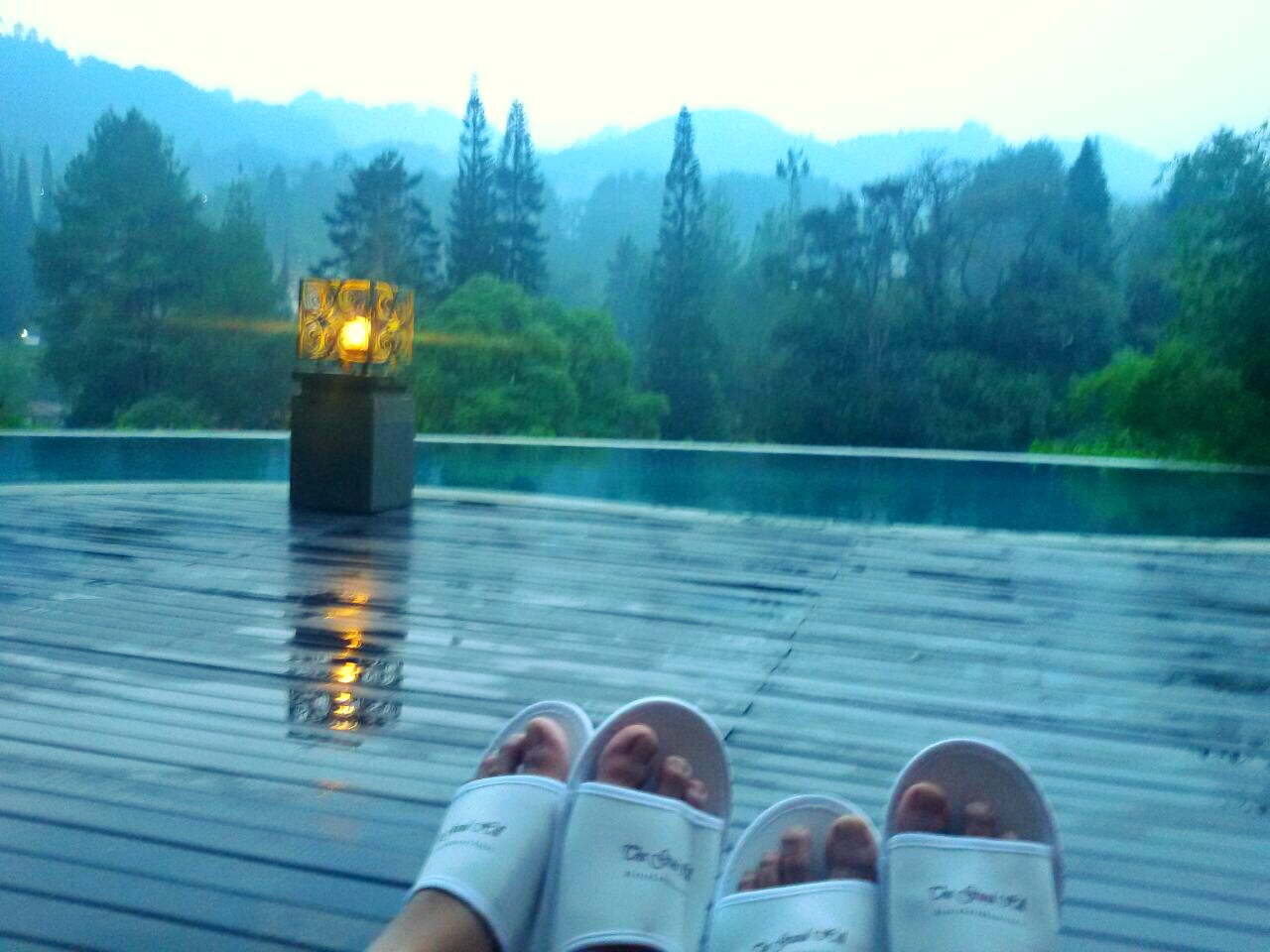 Review The Grand Hill Puncak