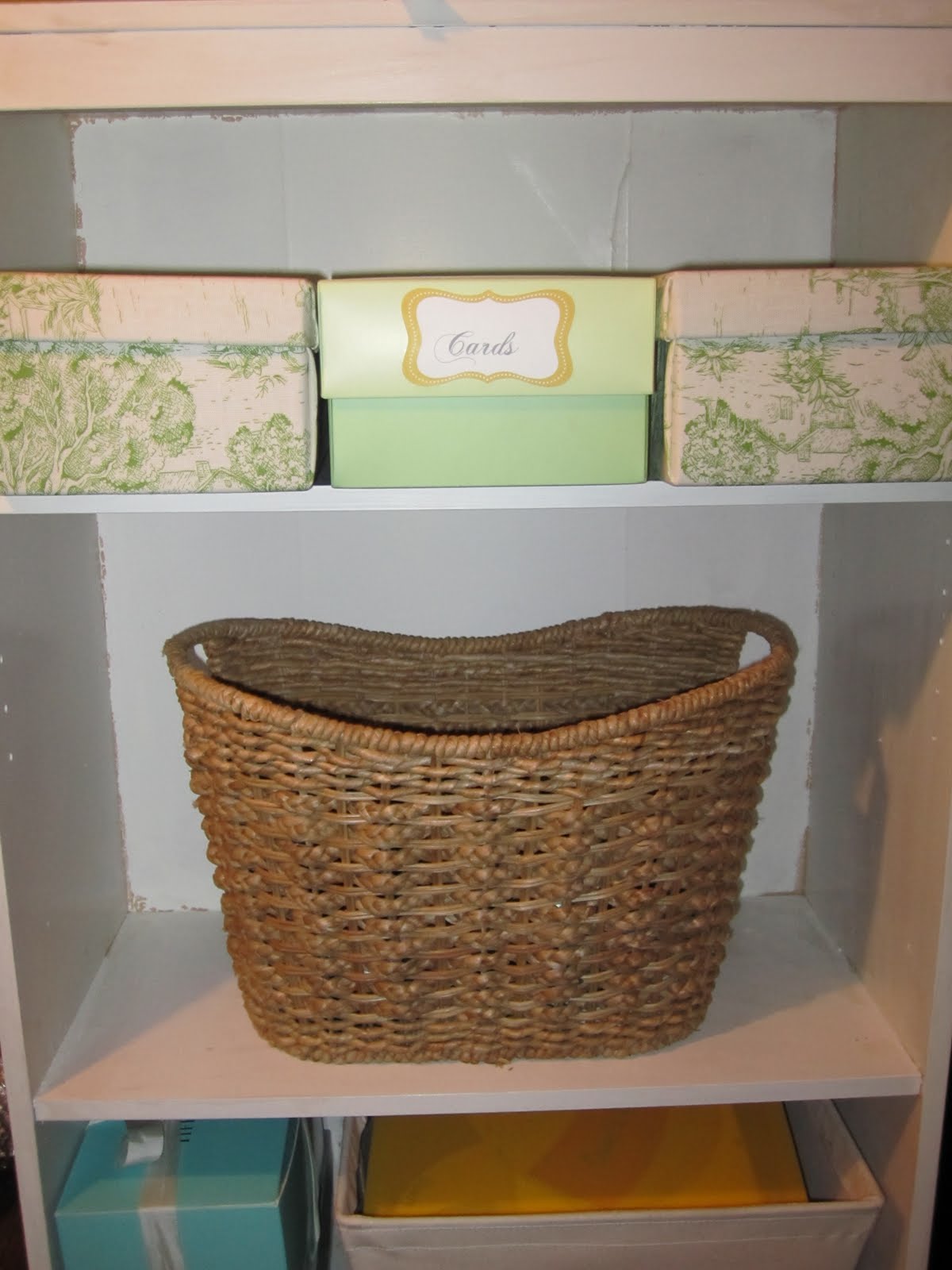 Swoon Style and Home: DIY Tutorial: Easy, Sweet Fabric-Covered Boxes