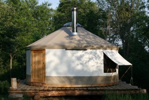 TINY HOUSE TOWN: A 133 sq ft DIY Yurt