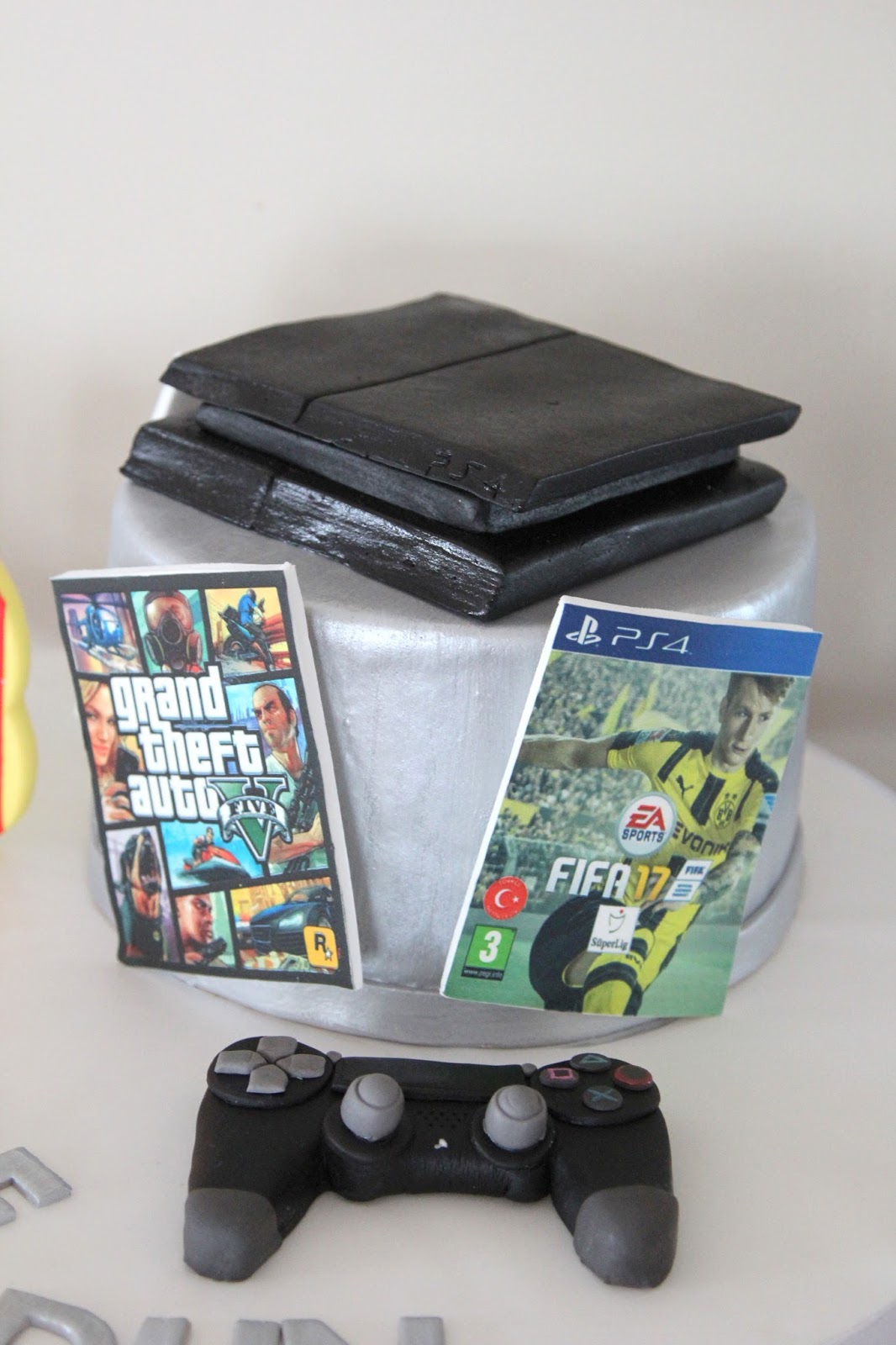 PS4 CAKE