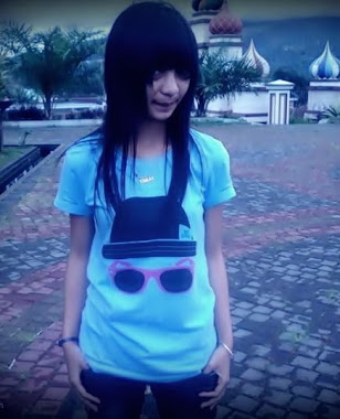 this is emo girl model from indonesia | emo girl hairstyile
