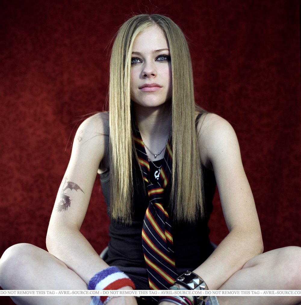 o(≧ ≦)o .｡.:*☆ laUgh Away: Avril Lavigne - New York Jun 2002 Photoshoot