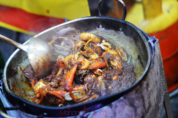Pasangan Pengantin Ini Jadikan Seafood Lambak Atas Meja Menu Makan ...