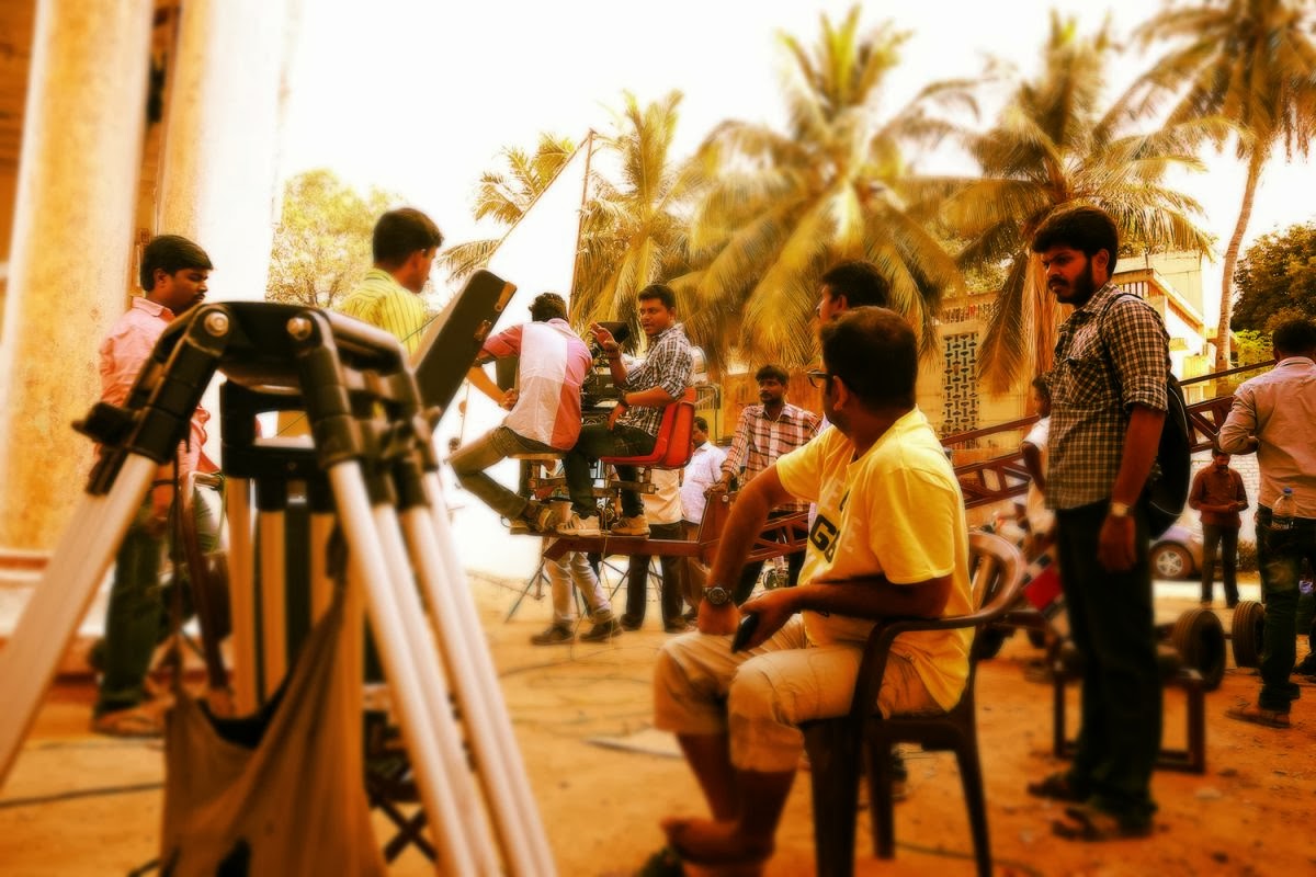 picture4comments: Andhra Mess Movie Stills