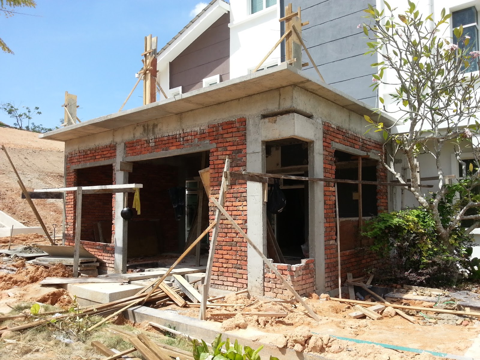 G INTERIOR DESIGN & CONSTRUCTION SDN BHD: 3 Storey Link house * Corner Lot*