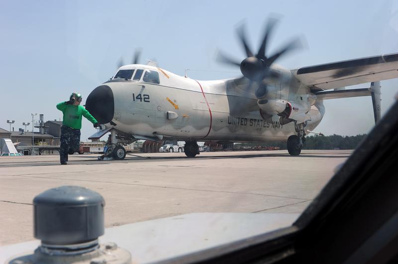 Electromagnetic Aircraft Launch System launches E-2D Hawkeye | Electric ...