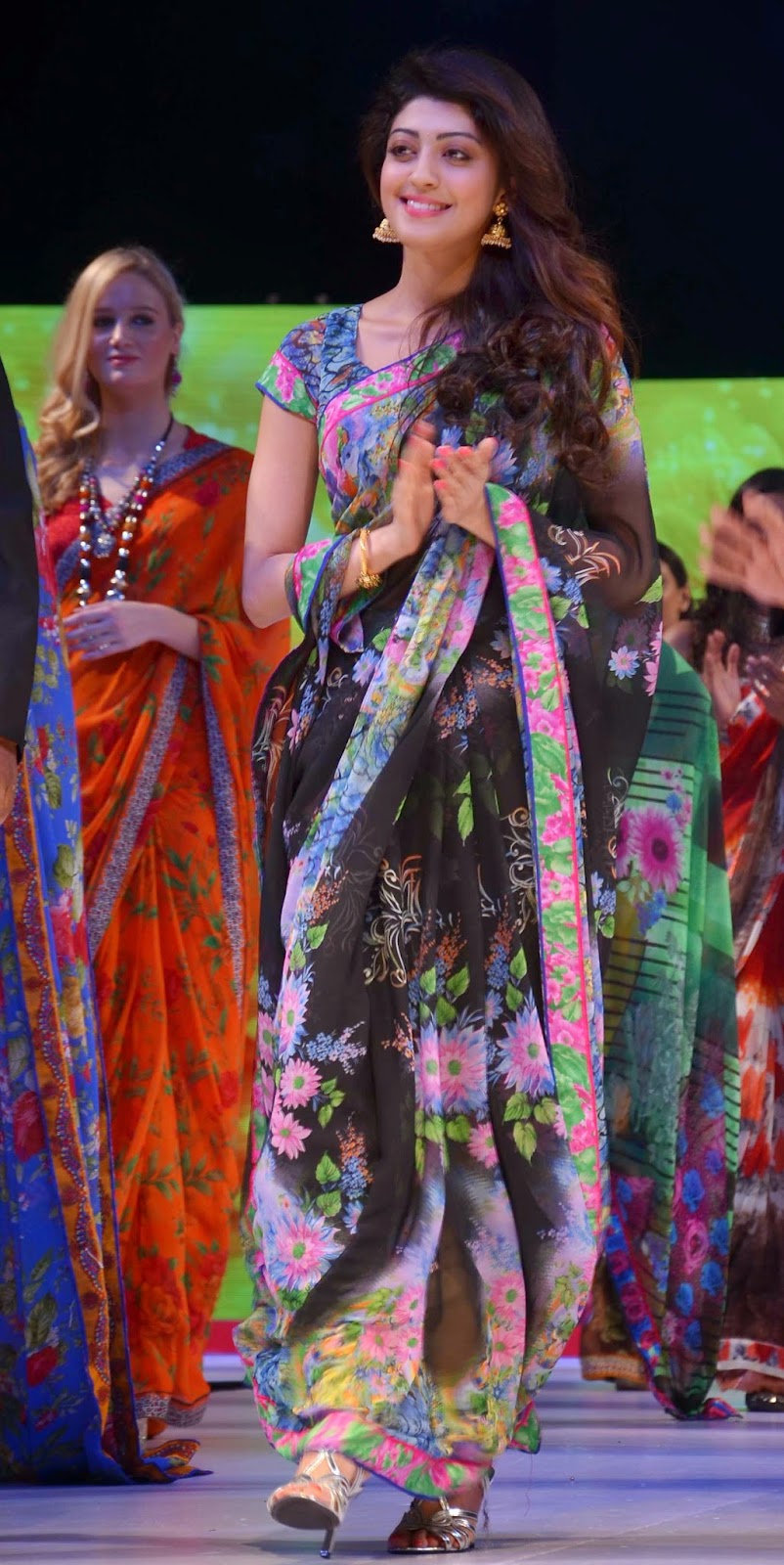 Pranitha ramp walk in Saree at Fashion Thrills Fashion Show | Stylish ...
