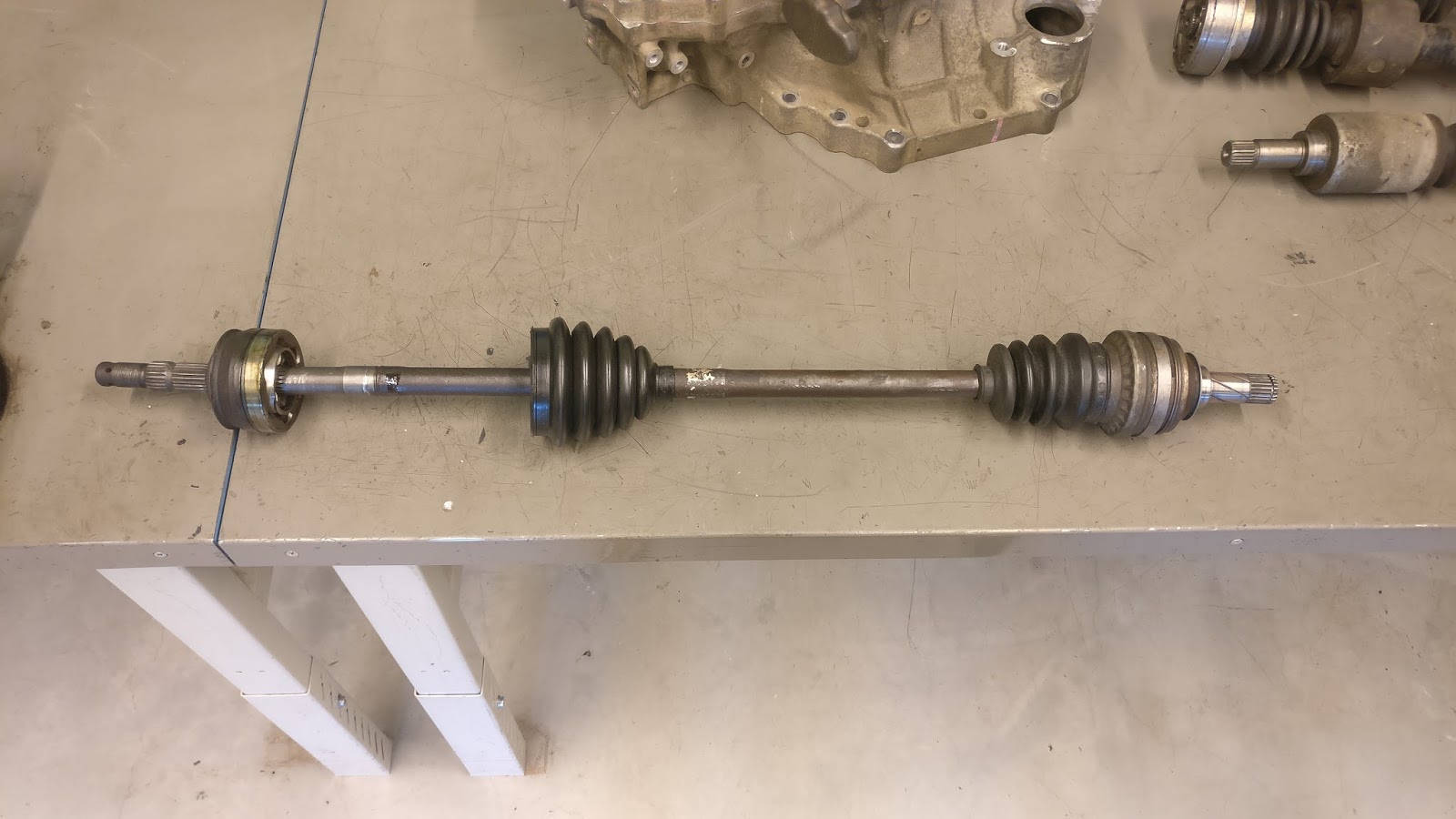 Blogiablogia: Vetoakselin nivelen / suojakumin vaihto