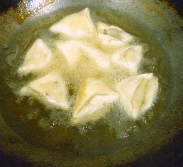 Onion Samosa | Onion Mini Samosa | Ullipaya Samosa - Step by Step Recipe