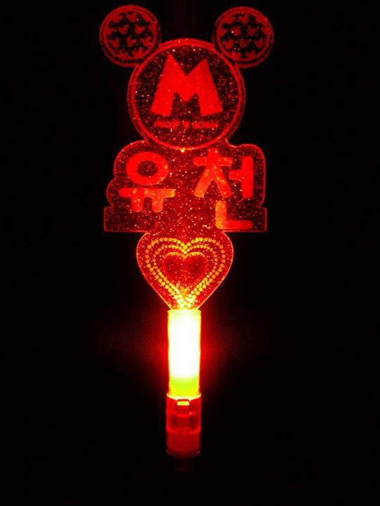"FLookin Good KPOP Stuff": Lightstick Boyband K-POP