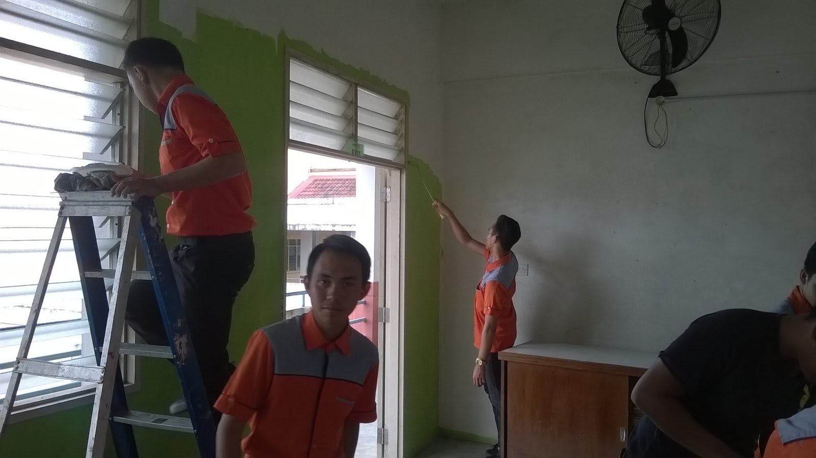 JABATAN TEKNOLOGI ELEKTRIK: 5S: Mengecat Bengkel