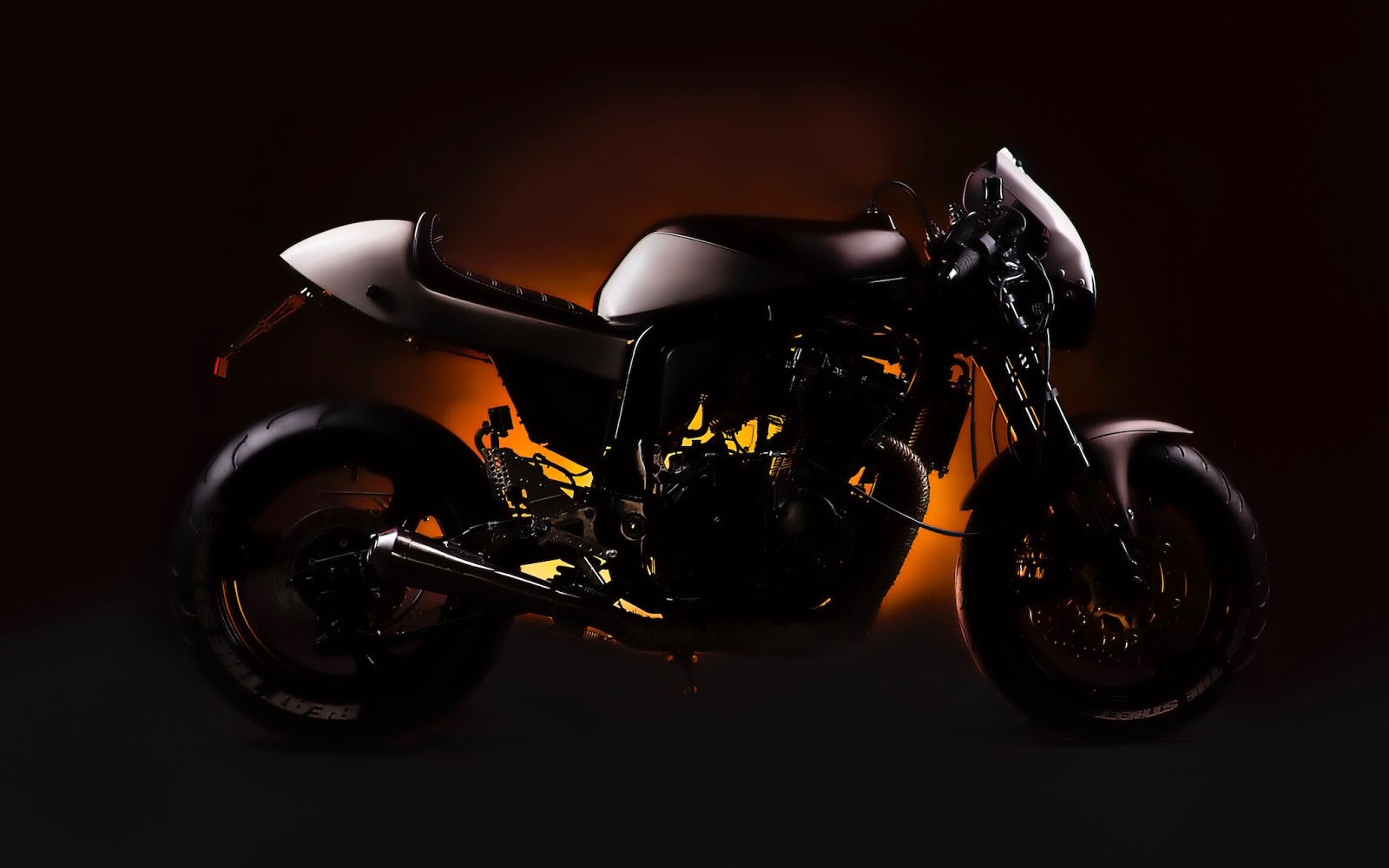 The Gixxer who Beats the Street - Inazuma café racer