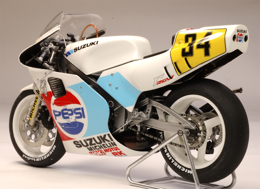 Racing Scale Models: Suzuki RGV 500 Γ XR74 K.Schwantz late 1988 by ...