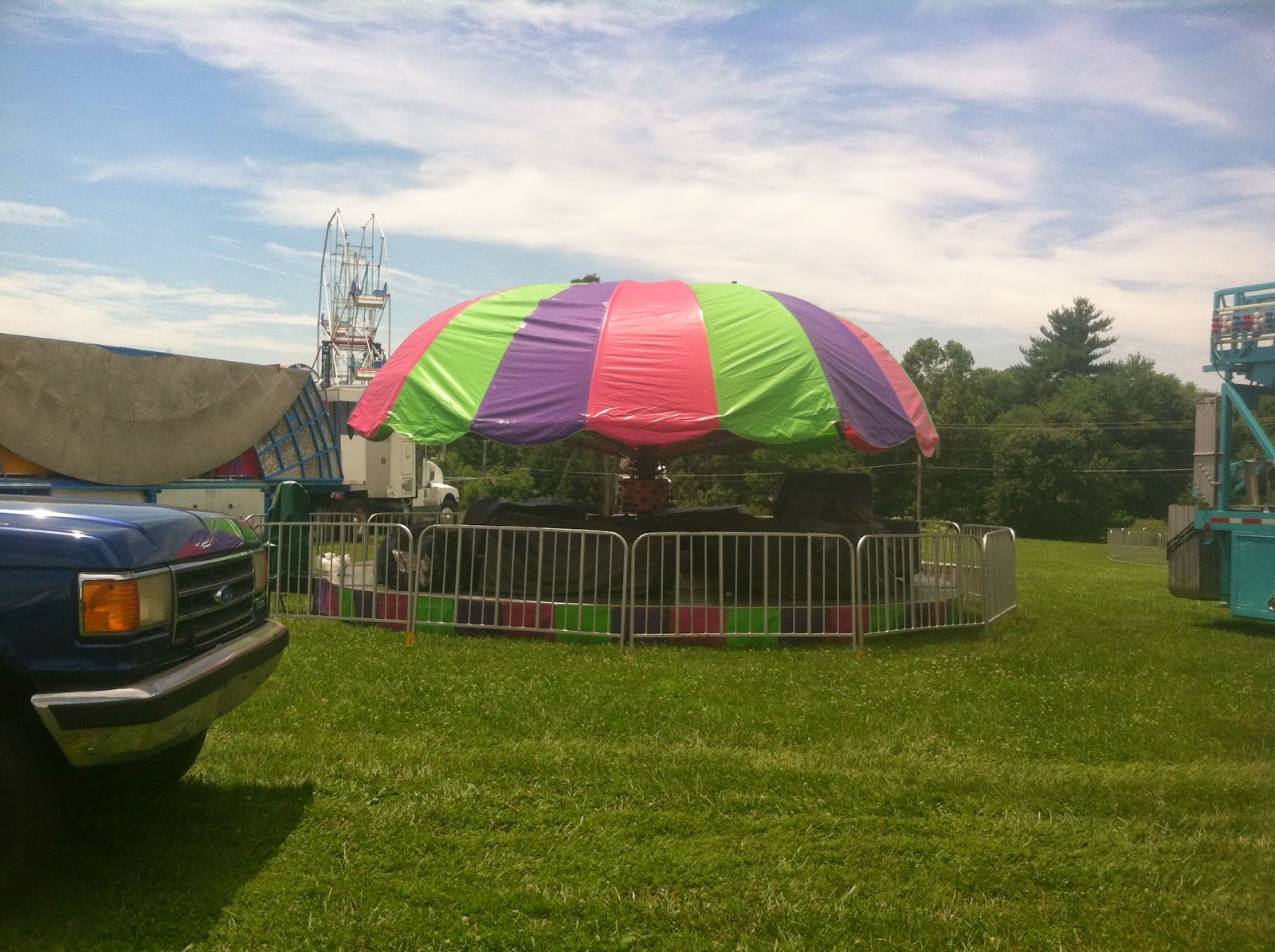 Carnival Chasing : Snyders Amusements setting up the Middletown ...